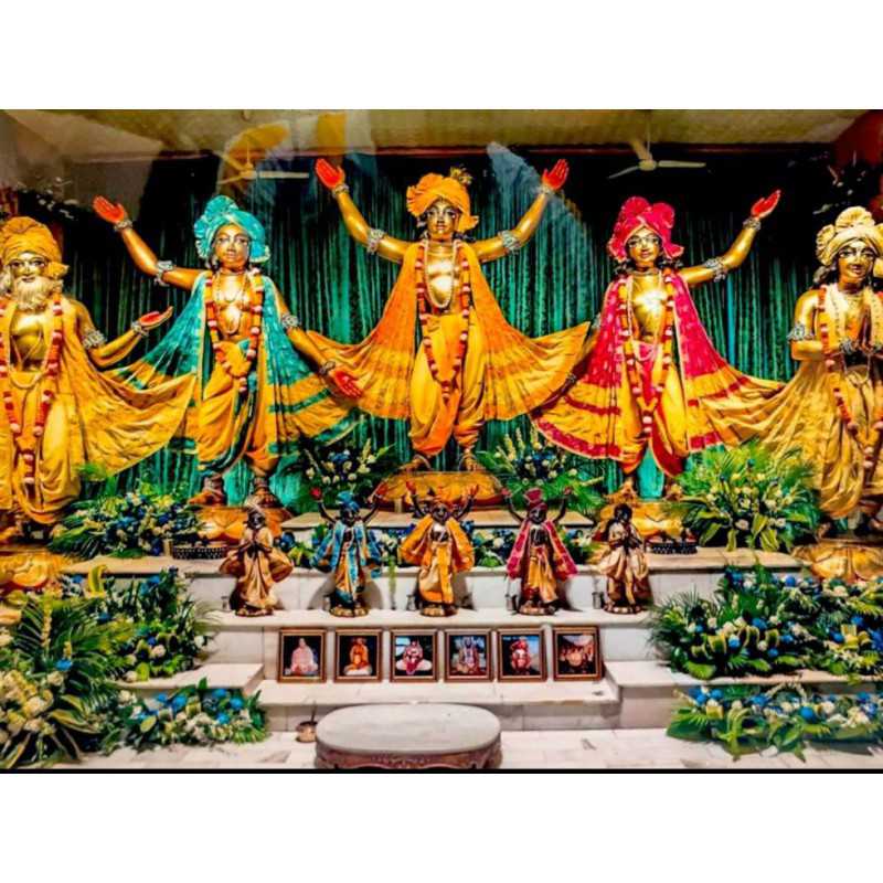 Buy Sri Panchatatva Lamination Photo 20×30 Inch | ISKCON Mayapur Store